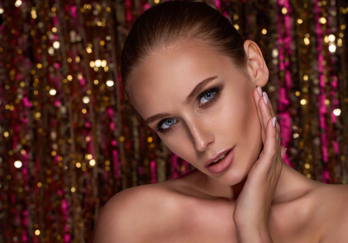 Así puedes transformar un maquillaje de día en uno de noche en menos de 5 minutos